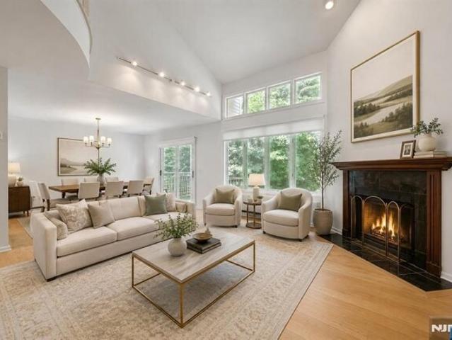 Lakeview Dr, Old Tappan, Home For Sale