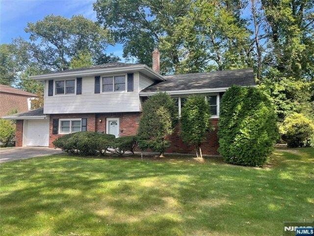 Lakeview Dr, Oradell, Home For Sale
