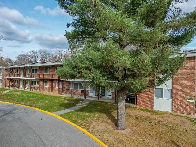 Lakeview Gardens Apartments 1 Bedroom Apartment for Rent at 8 Lakeview Gdns, Natick, MA 01760