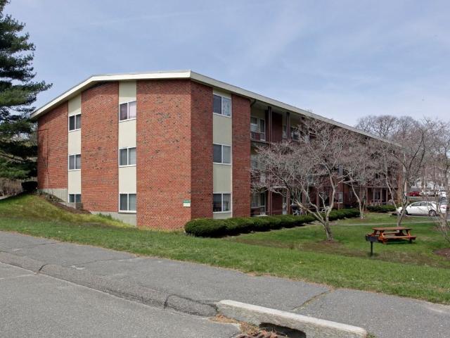 Lakeview Gardens Apartments 1 Bedroom Apartment for Rent at 8 Lakeview Gdns, Natick, MA 01760