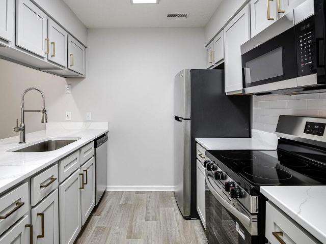 Lakeview Park 1 Bedroom Apartment for Rent at 510 Surfside Dr, Lincoln, NE 68528