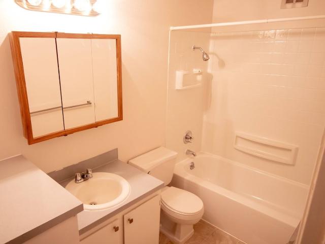 Lakeview Park 2 Bedroom Apartment for Rent at 3737 Sw 87th Ave, Raleigh Hills, OR 97225 Raleigh Hills