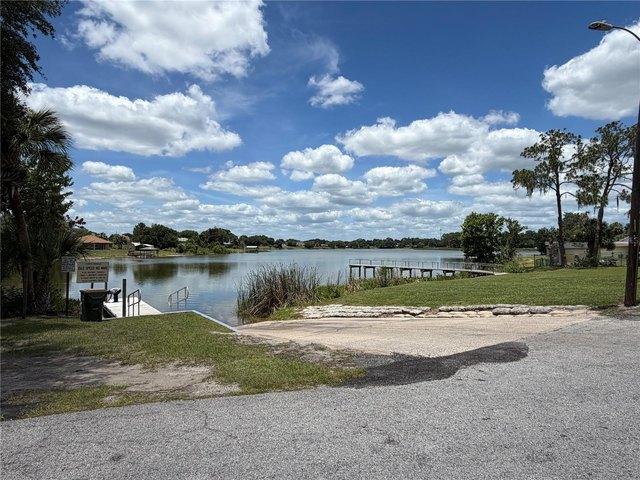 Lakeview St, Umatilla, FL 32784