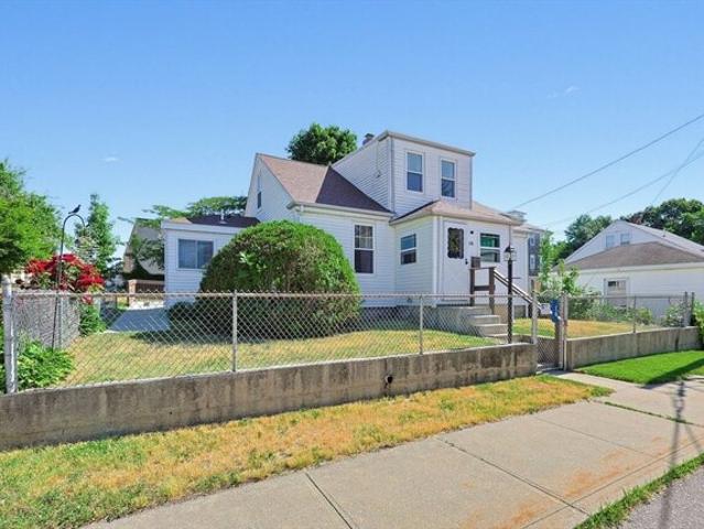 Lakeview St, Blackstone, Home For Sale