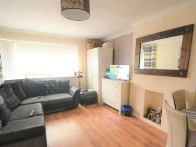 Laleham Avenue, Mill Hill, 2 Bedroom Flat