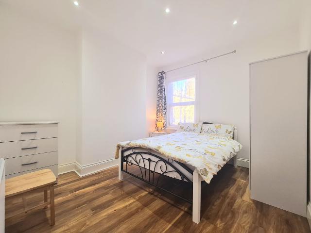 Laleham Road, London SE6, Room to rent, £825 pcm | PrimeLocation