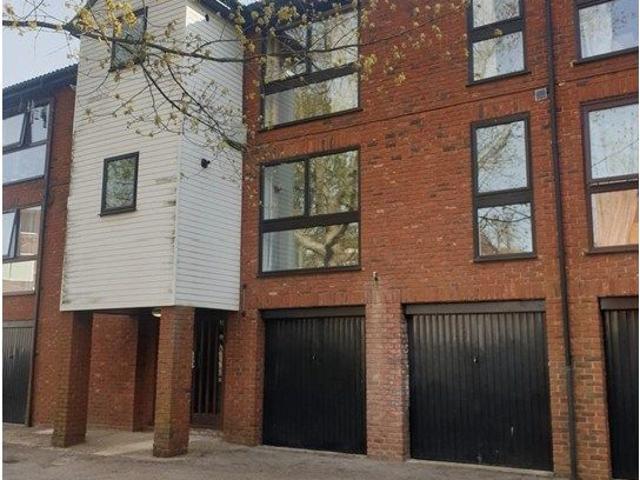 Laleham Road, Shepperton TW17, 1 bed flat to rent, £1,250 pcm | PrimeLocation