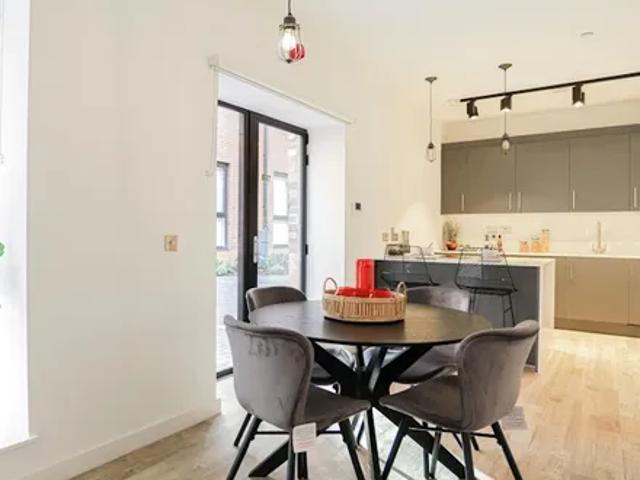 Lalehzar, Great Hampton Street, Birmingham, B18 6AQ, United Kingdom | 2 bed house for rent #116399665 | Rentberry