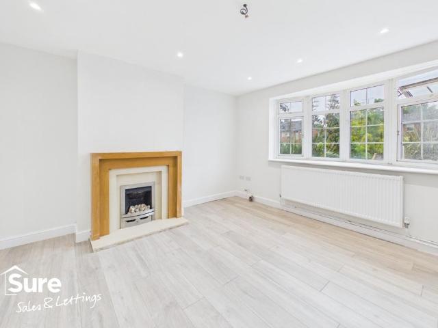 Lalleford Road, Luton, Bedfordshire. 3 bed semi detached house to rent £1,900 pcm £438 pw