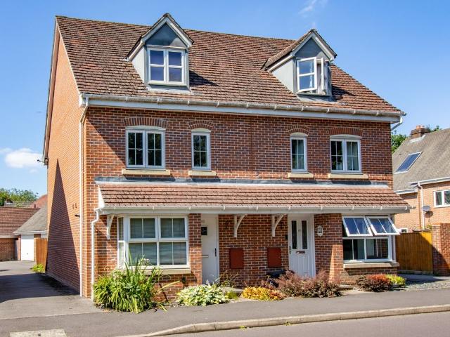 Lapwing Way, Four Marks, Alton, Hampshire GU34, 4 bed terraced house to rent, £2,000 pcm | PrimeLocation