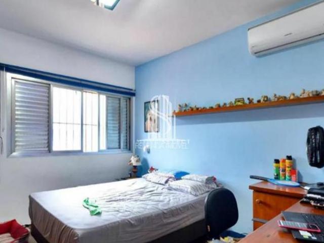 LAPA SOBRADO DE 220M² COM 3 DORMITÓRIOS, SENDO 1 SUÍTE, 1 SALA, 4 BANHEIROS E 2 VAGAS