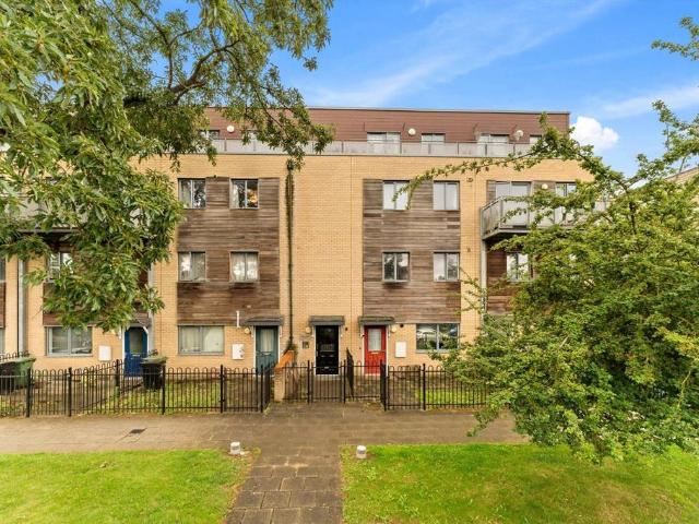 Lapis Close, London NW10 2 bed flat to rent £2,100 pcm £485 pw