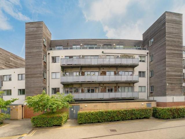 Lapis Close, London NW10 2 bed flat to rent £2,200 pcm £508 pw