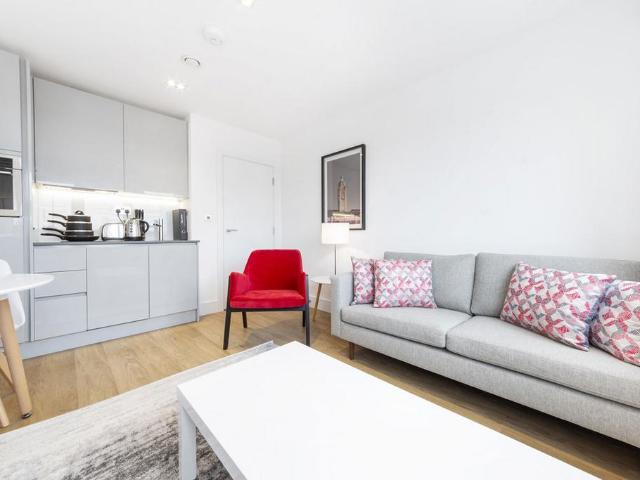 Laporte Way, Bedfordshire LU4 1 bed flat to rent £1,000 pcm £231 pw
