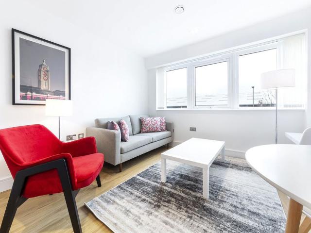 Laporte Way, Luton LU4, 1 bed flat to rent, £1,100 pcm | PrimeLocation