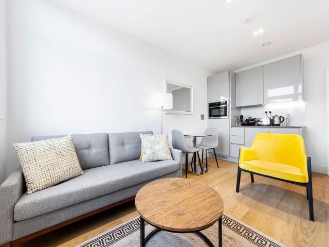 Laporte Way, Luton LU4, 1 bed flat to rent, £1,100 pcm | PrimeLocation