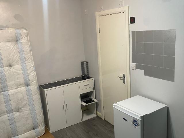 Larwood Close, Greenford UB6, Studio to rent, £1,050 pcm | PrimeLocation