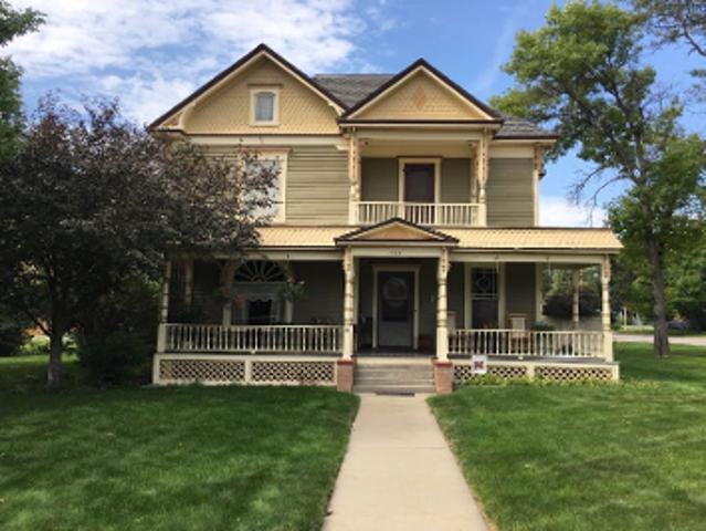 Laramie Ave