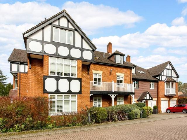 Larch Avenue, Ascot SL5 2 bed flat to rent £2,300 pcm £531 pw