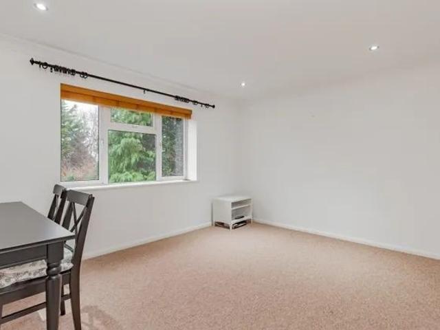 Larch Close, Botley