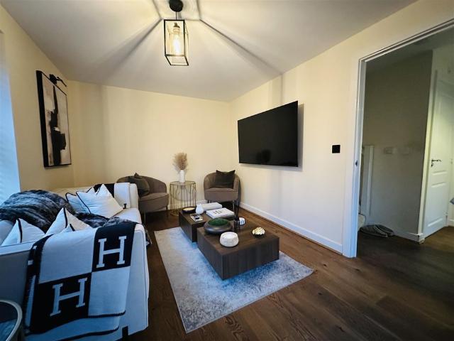 Larch Close, Nuneaton, CV10