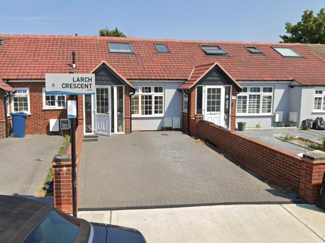 Larch Crescent, Hayes UB4, 2 bed bungalow to rent, £2,000 pcm | PrimeLocation