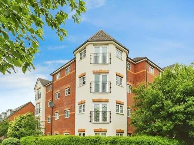 Larch Gardens, Manchester, 2 Bedroom Apartment