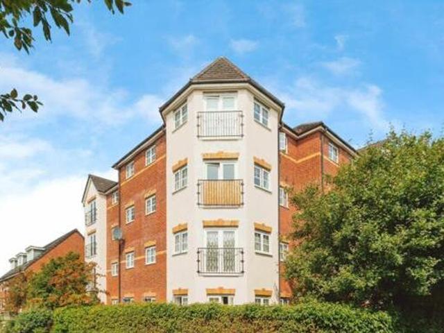 Larch Gardens, Manchester, 2 Bedroom Apartment