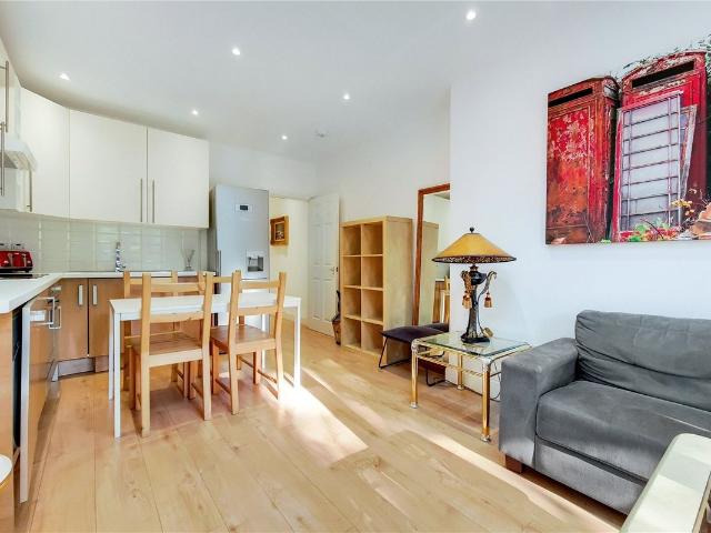 Larch Road, Cricklewood NW2, 3 bed flat to rent, £2,850 pcm | PrimeLocation