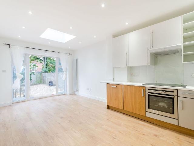 Larch Road, Cricklewood, London NW2, 3 bed flat to rent, £2,850 pcm | PrimeLocation