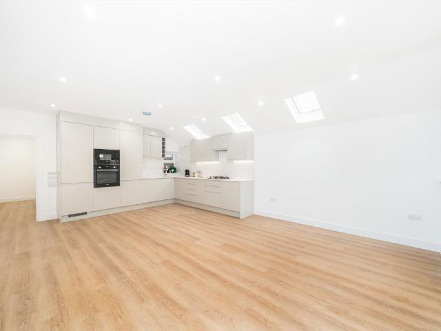 Larch Road, Willesden NW2, 3 bed flat to rent, £2,700 pcm | PrimeLocation