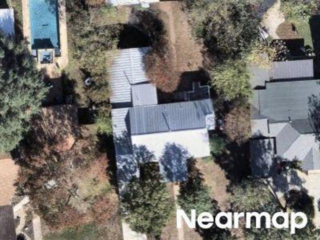 Larchmont Dr
