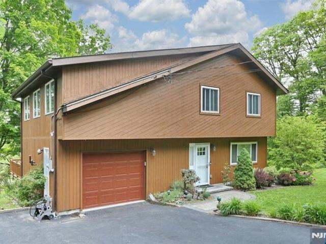 Larchmont Dr, West Milford, Home For Sale