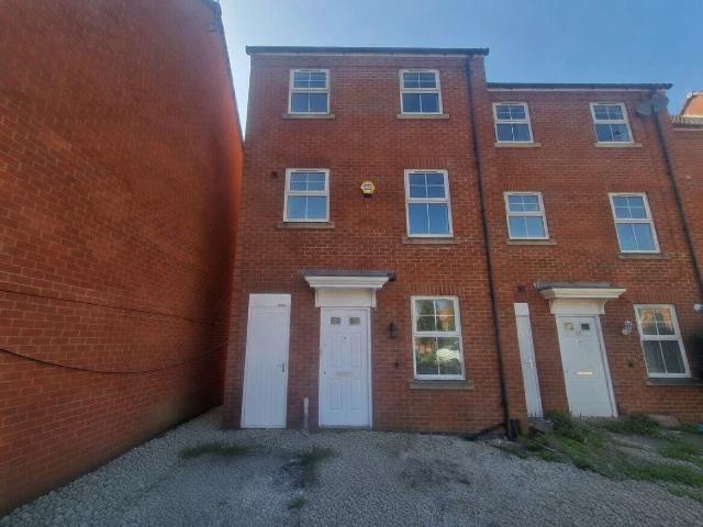 Larchmont Road, Leicester LE4, 5 bed semi detached house to rent, £1,495 pcm | PrimeLocation