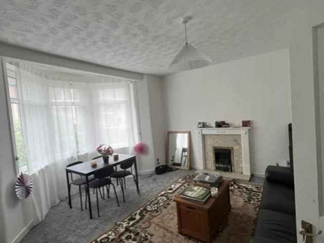 Larchfield Avenue, Glasgow G14 2 bed flat to rent £1,095 pcm £253 pw