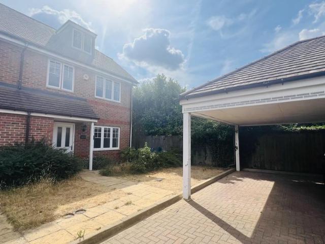 Larchfield Road, MAIDENHEAD 4 bed house to rent £2,750 pcm £635 pw