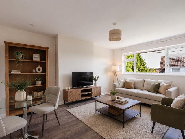 Larchwood Gardens, Brentwood CM15, 2 bed maisonette to rent, £1,700 pcm | PrimeLocation