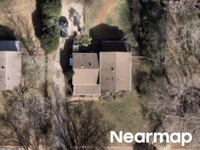 Larchwood Dr