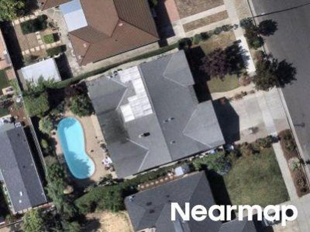 Larchwood Dr
