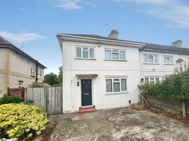 Larchwood Drive, Englefield Green, Egham, Surrey, TW20 0SH
