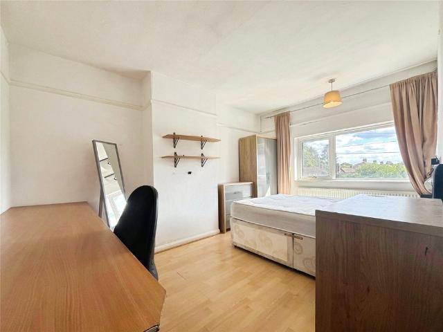 Larchwood Drive, Englefield Green, Egham, Surrey, TW20 0SH