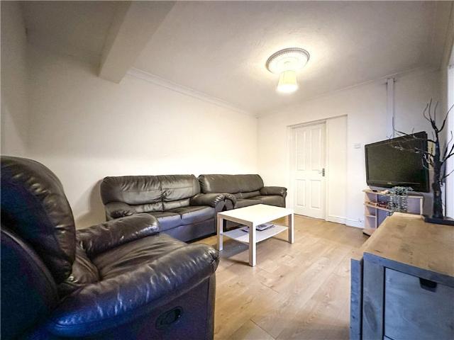 Larchwood Drive, Englefield Green, Egham, Surrey, TW20 0SH