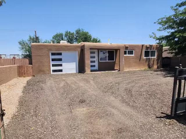 Larg Home lots of yard and parking 701 Valley High St Se