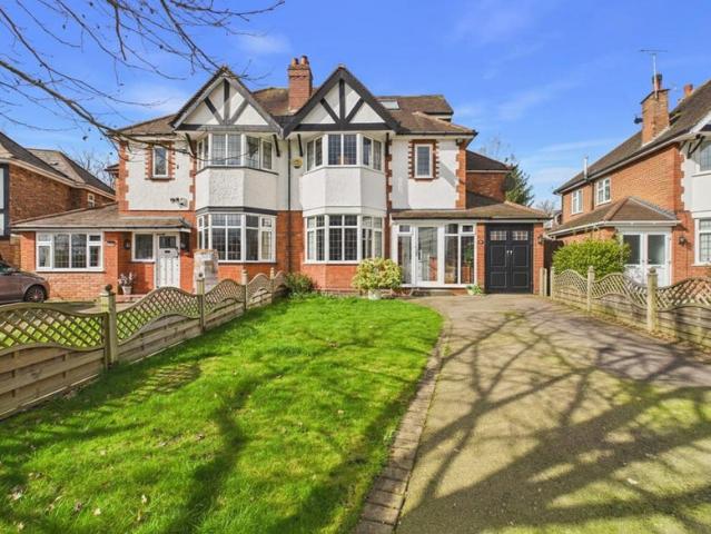 Large 4 Bedroom Family Home