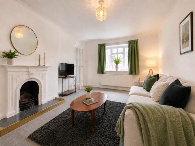 Large 4 bedrooms flat in Wimbledon