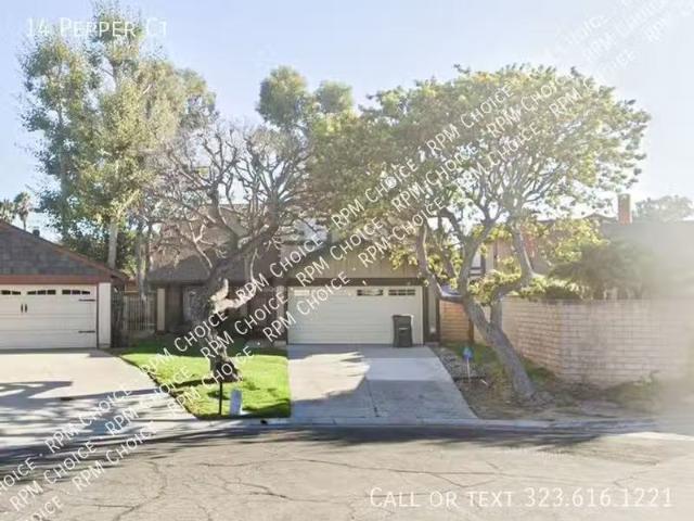 Large 4bd/2.5ba Single Family Home in Quiet Residential Area.