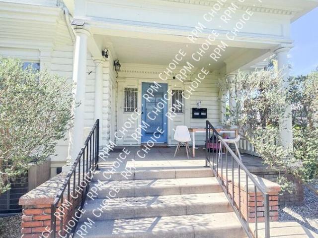 Large 4bd Furnished House with fenced patio, A/C, & Laundry Preleasing Available August 2026