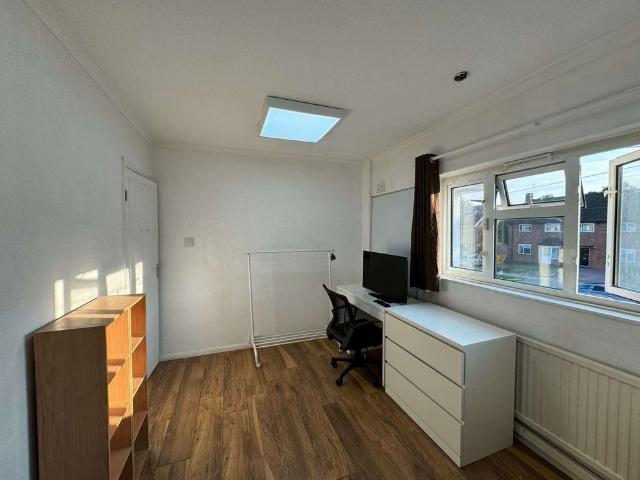 Large 5 bed house in Stanmore HA7 1B