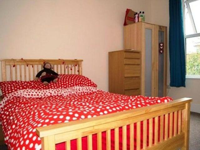 Large 5 bedroom house available