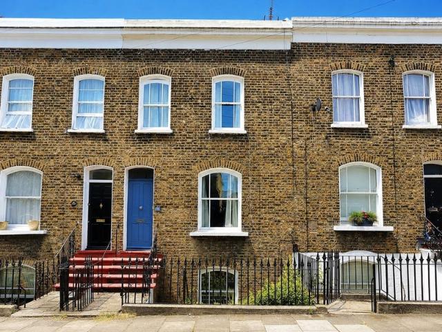 Large 5 Double Beds | 3 Baths | 2 Mins to Station